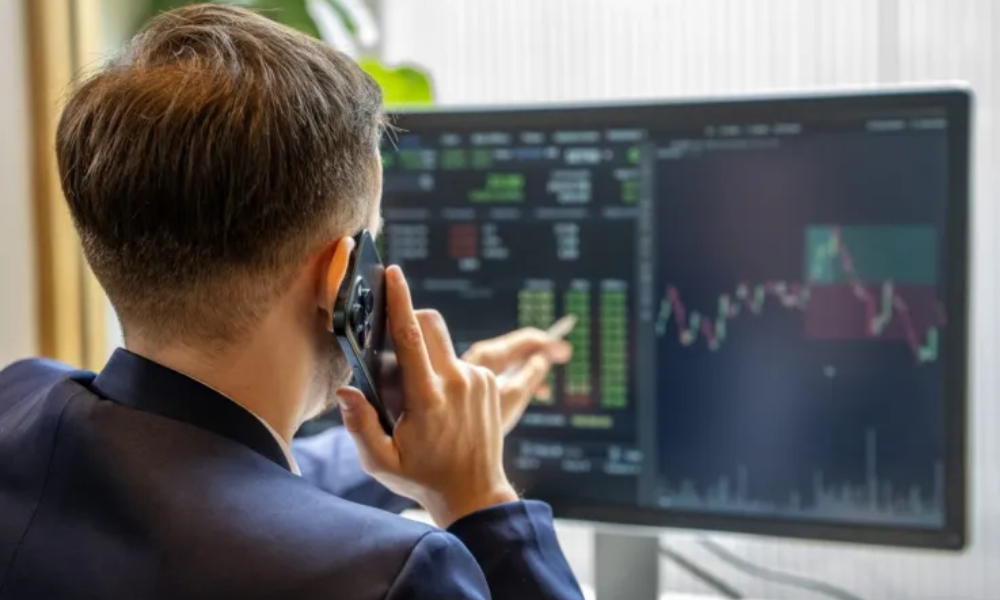 Canadians back professional advisors over finfluencers and AI ...