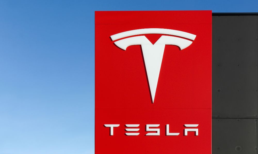 Court blocks Tesla from forcing factory workers into one-on-one ...